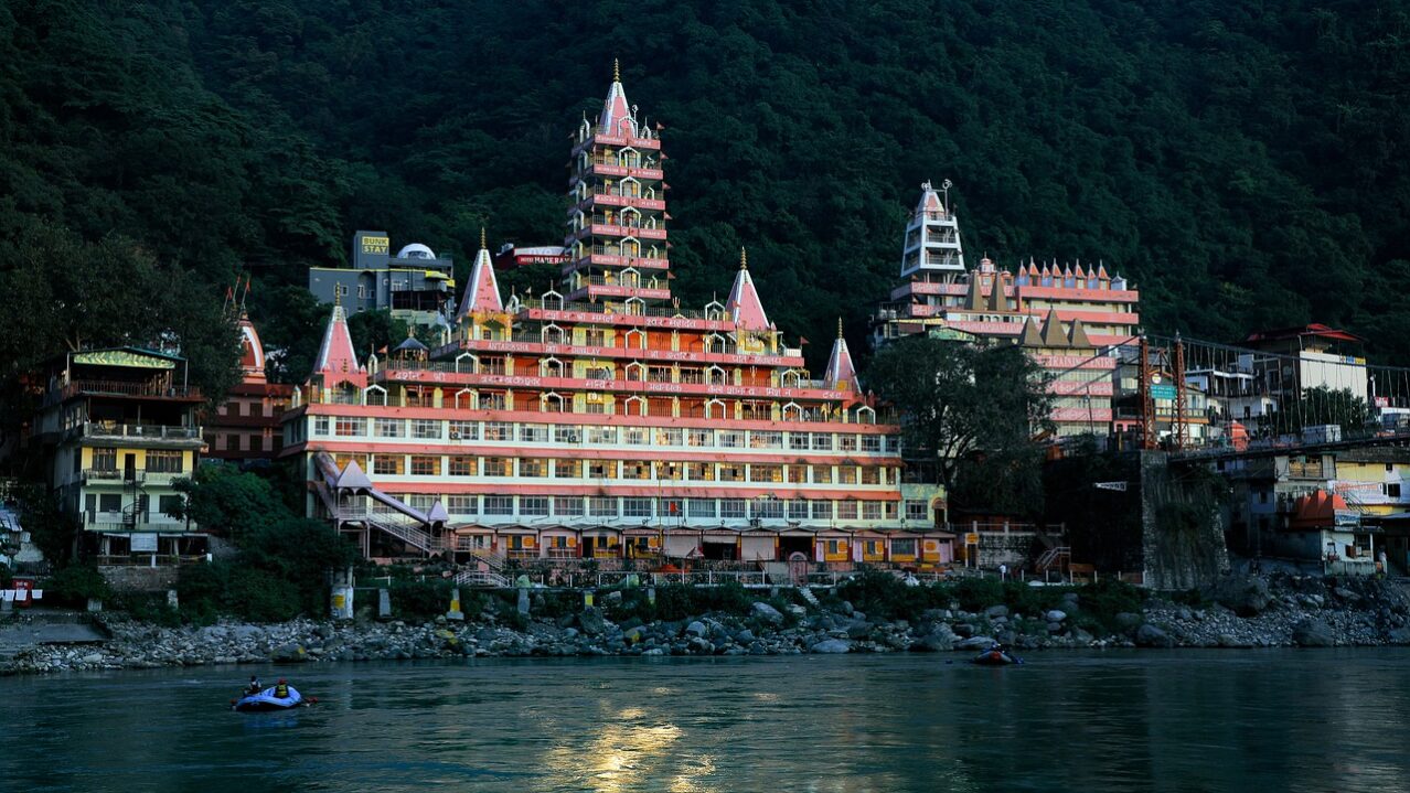 Best Ashrams for an Affordable Stay in Rishikesh – Mountains Thrill