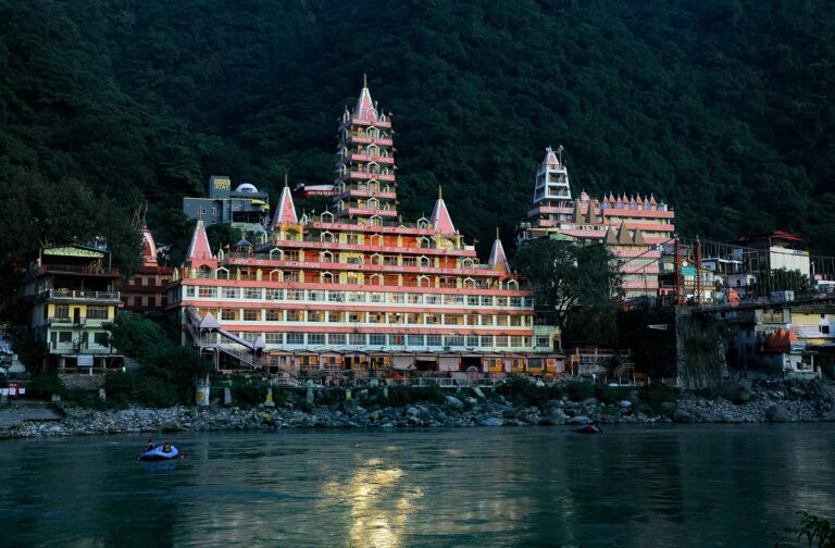 Best Ashrams for an Affordable Stay in Rishikesh – Mountains Thrill