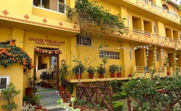 Best Ashrams for an Affordable Stay in Rishikesh – Mountains Thrill
