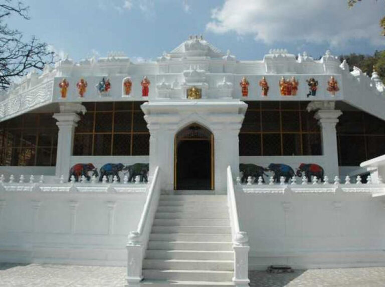 Best Ashrams for an Affordable Stay in Rishikesh – Mountains Thrill